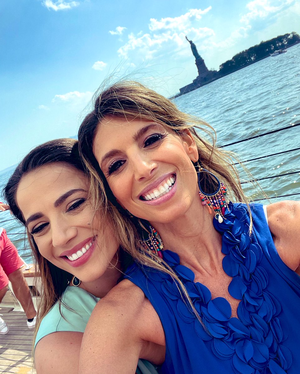 Nicole Petallides's Instagram, Twitter & Facebook on IDCrawl