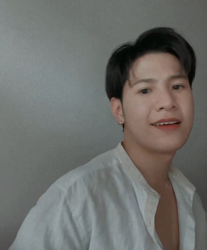 N' KYYY⚡ on Twitter: "P'Sing is acting cute while being Hot🔥😊☺️ You succeed P'sing Being cute ...