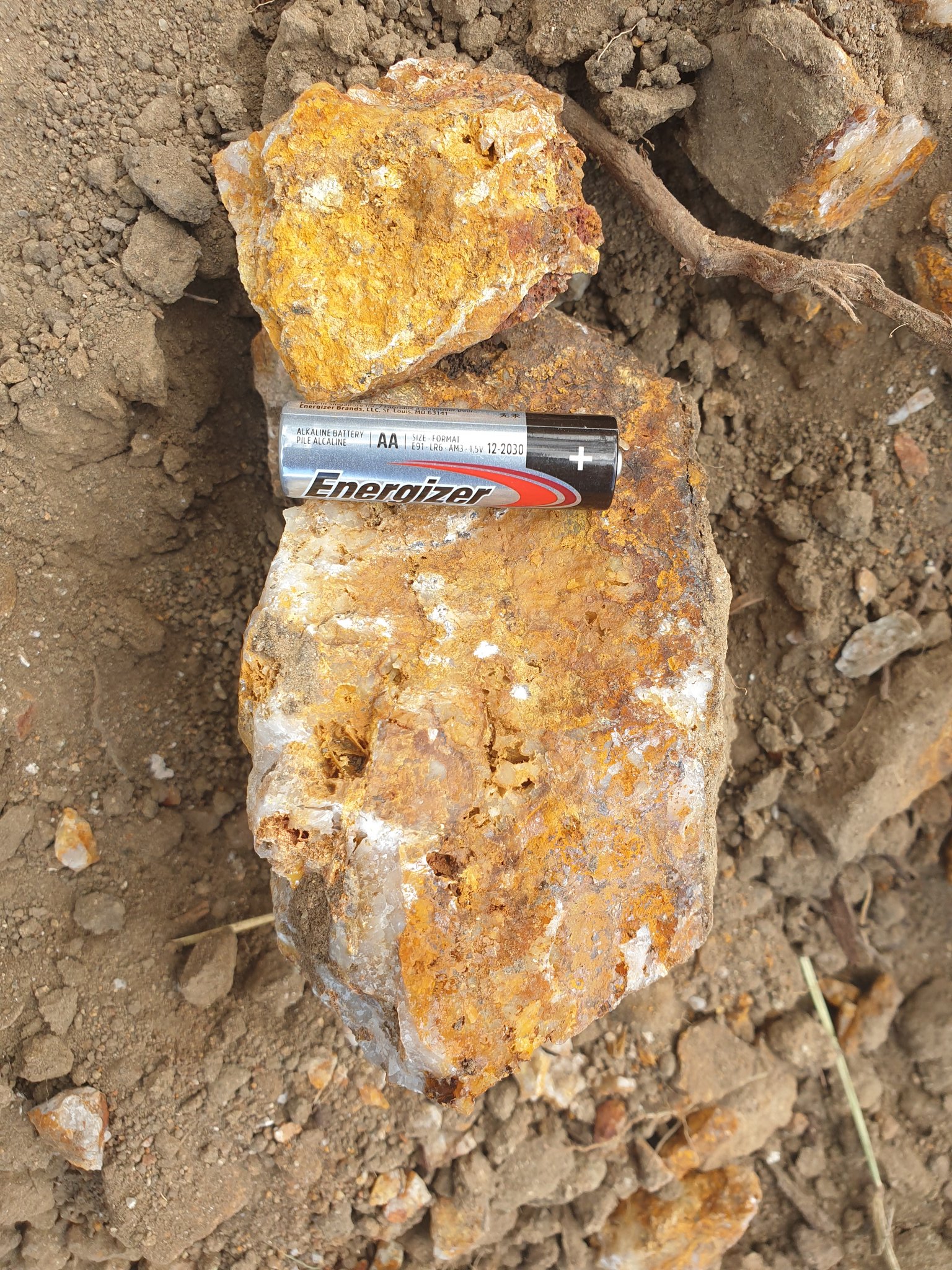 Rockfire Resources plc (LON:ROCK) on Twitter: "@Rockfireplc Nice veining on the tracks being re ...