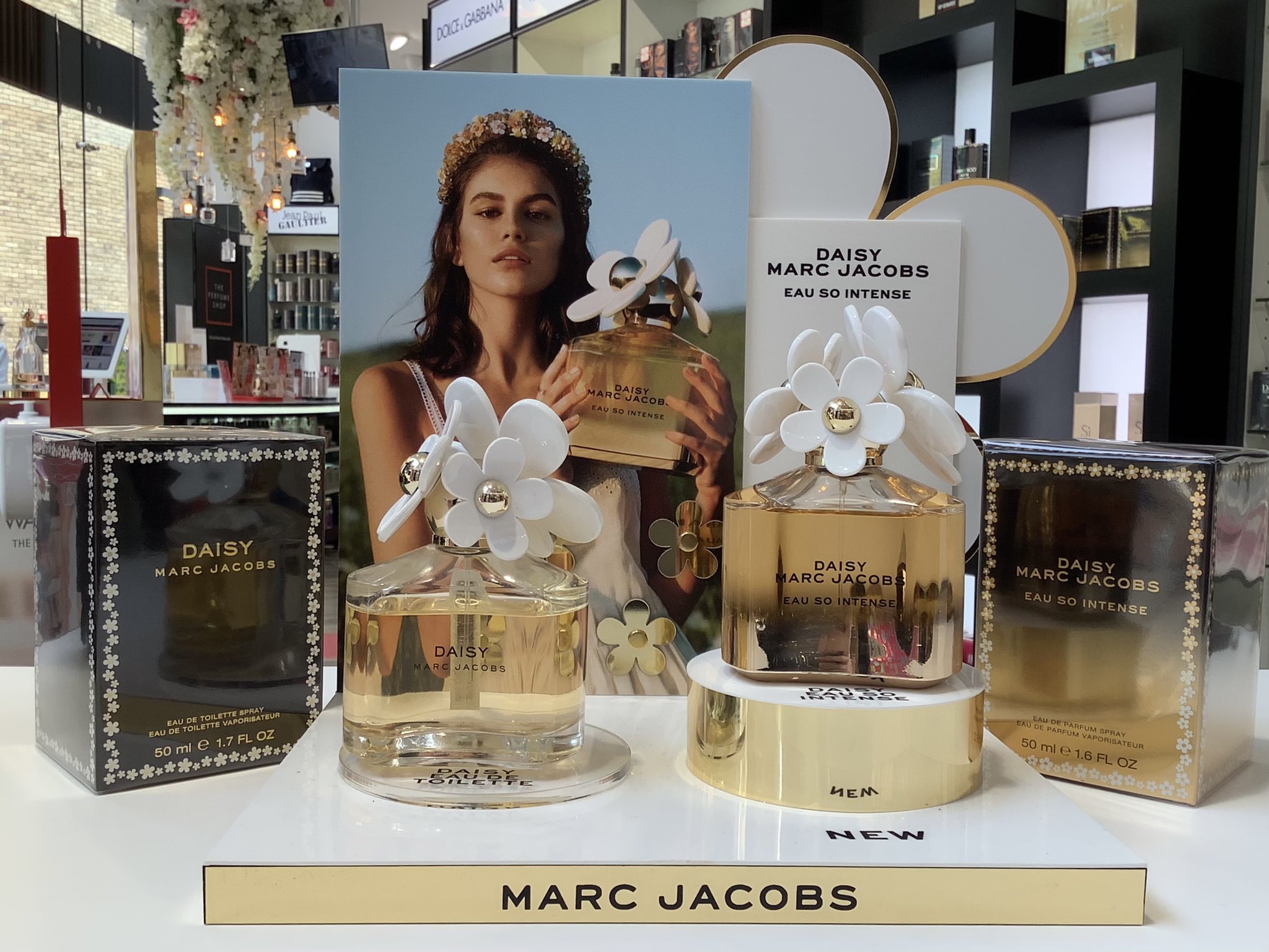 Marc Jacobs Daisy Wallpaper