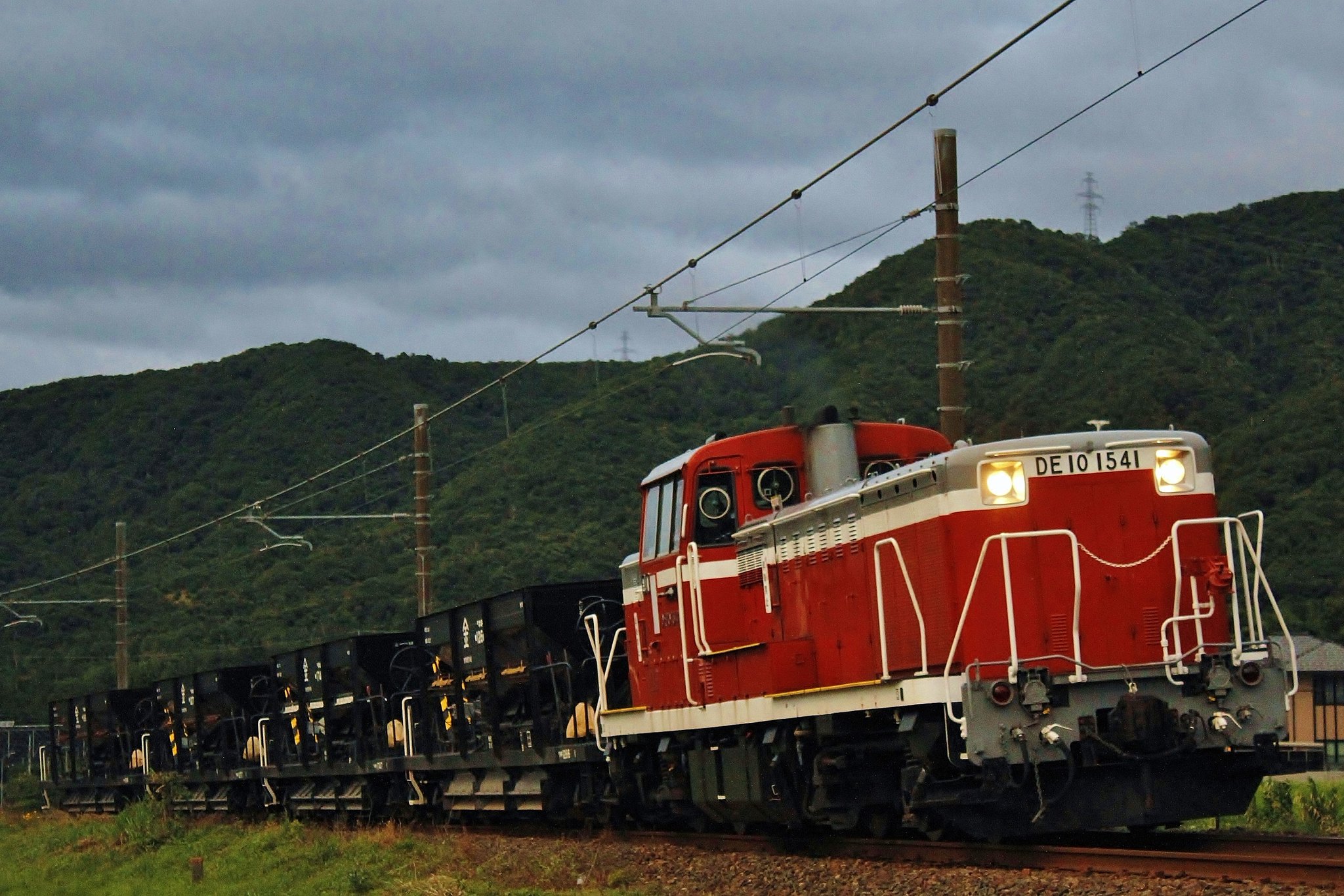 びわこ on Twitter: "7/1 工9520レ 西敦賀～粟野間 若狭高浜転回工臨 DE10-1541+ホキ800×4B https://t.co/DlmAR38za2" / Twitter