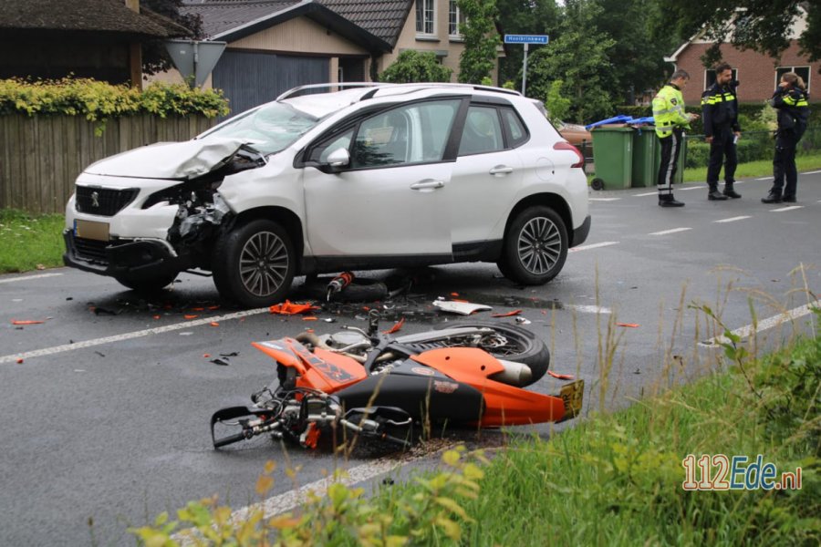 Motorrijder ernstig gewond bij aanrijding met auto in #Harskamp. 112Ede. - Oozo.nl