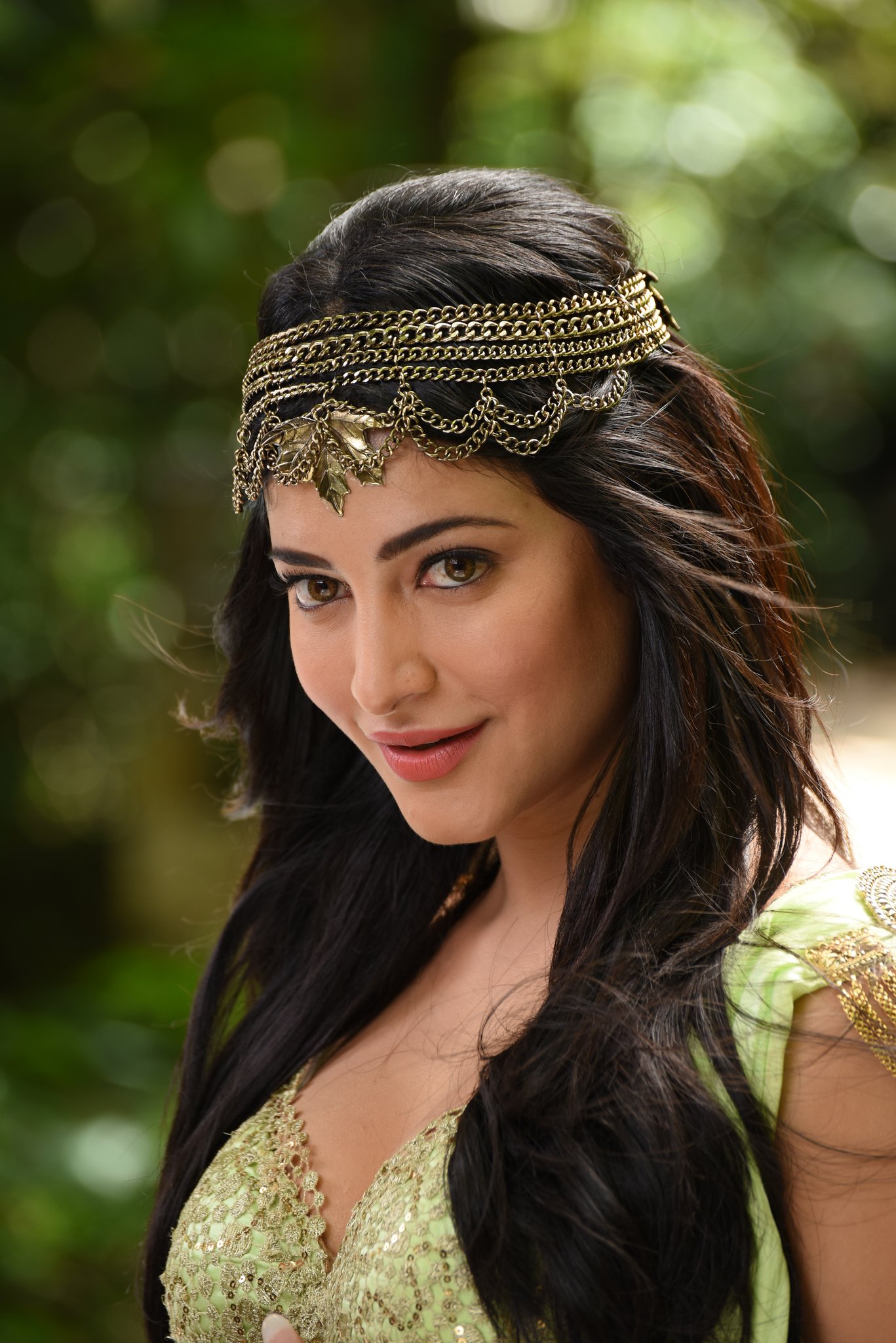 Shruti Hassan In Jewel One Ad
