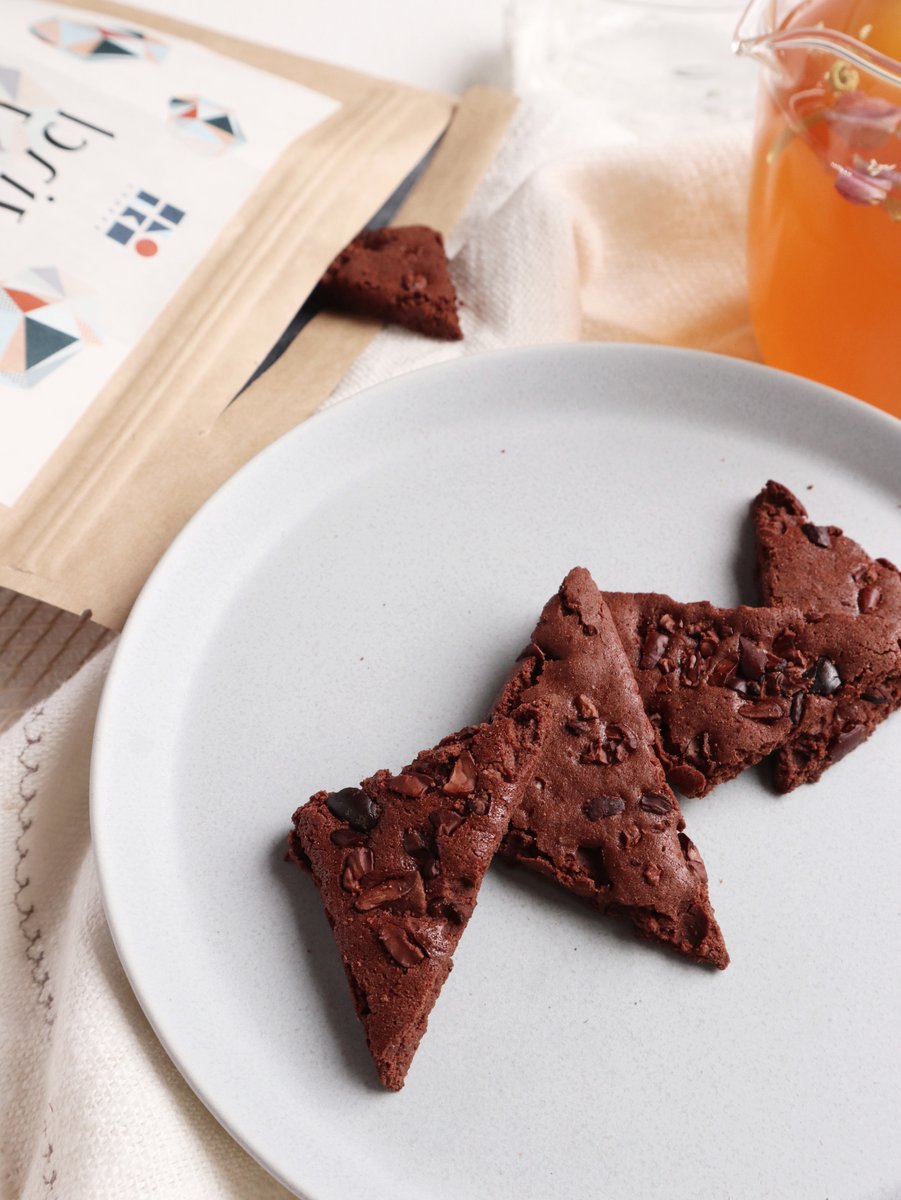 Whosecacao / フーズカカオ on Twitter: "【CROKKAに新商品】 CROKKA brittleが三角形になって新登場！ 『CROKKA brittle （ご褒美ver ...