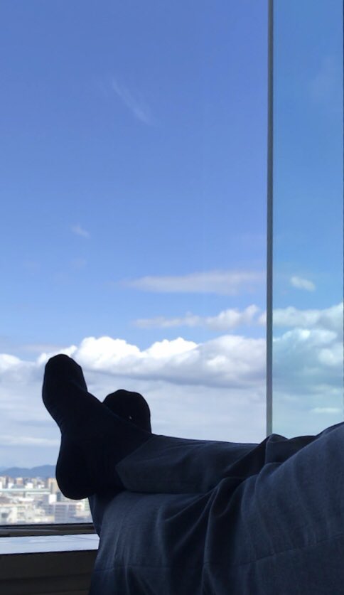 monsuke.navy-socks on Twitter: "ナイソの足裏見せつけられたい。 そしてムリやり、 “俺の足の匂い嗅げ”、とか言われてみたい。 僕はノンケのフリして悶えながらも ...