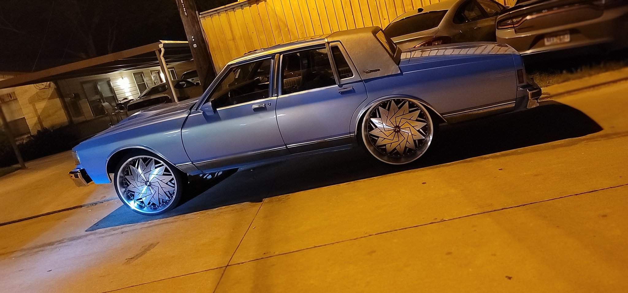 Box Chevy Caprice On 28