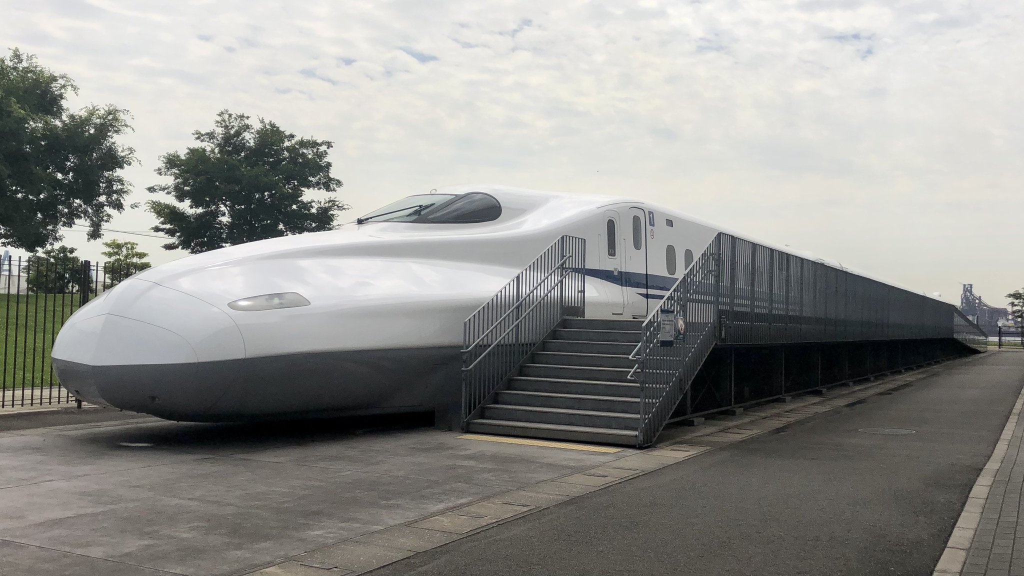 警視六六三 on Twitter: "RT @atsukipkm: リニア鉄道館でお客さんを迎える第二の人生を謳歌してるN700系X0編成が、五輪開催に伴い車内テロ対策の訓練車としての役割を ...