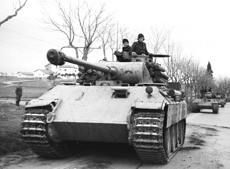 For the first time, Red Army are facing German heavy Panther tanks ...