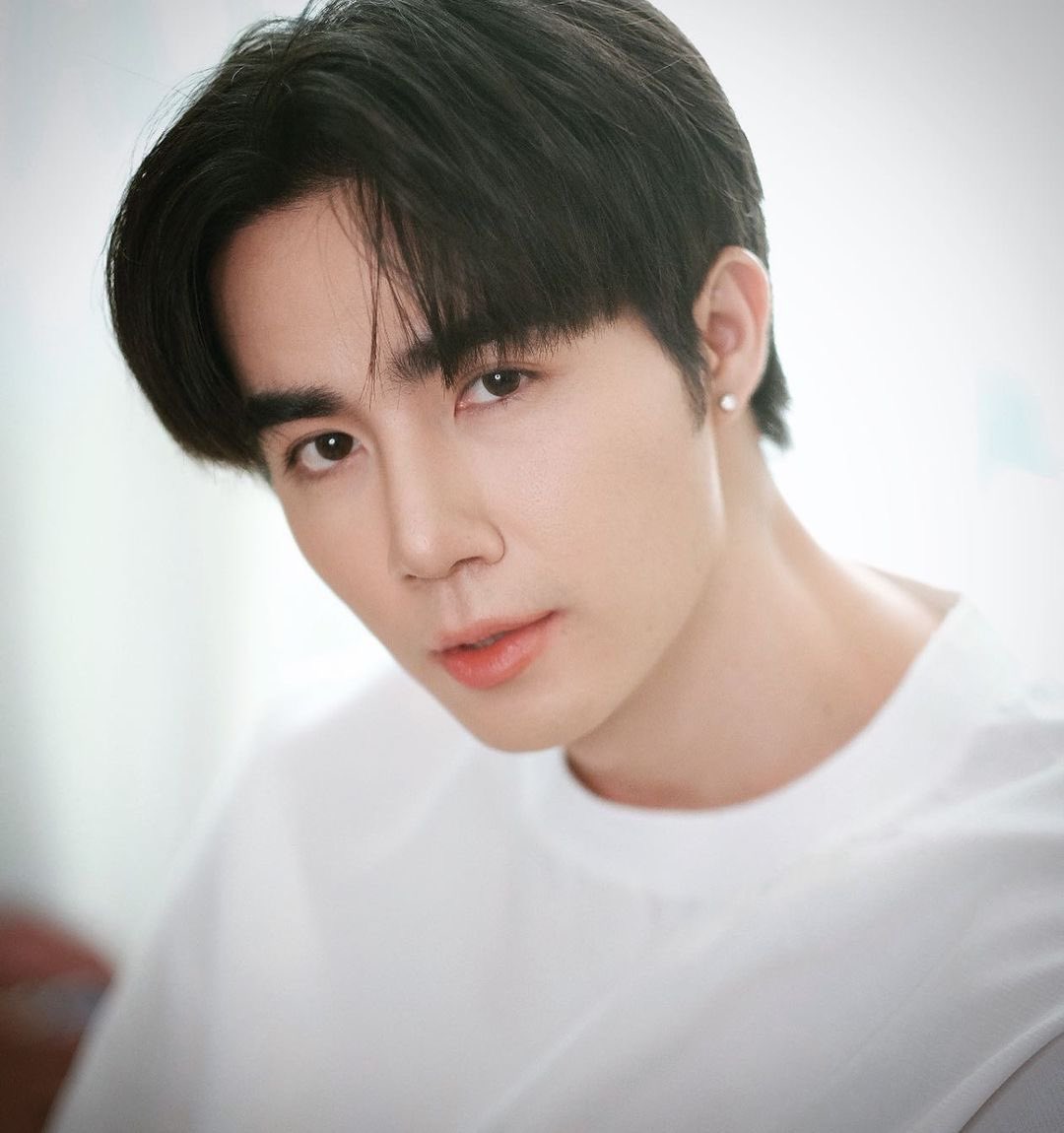 𝗦𝗨𝗣𝗘R𝗭♡︎ on Twitter: " : ZEEPRUK’s IG update. ‘ Face Close Up 👦🏻 Make Up : tong_sutipat Hair ...