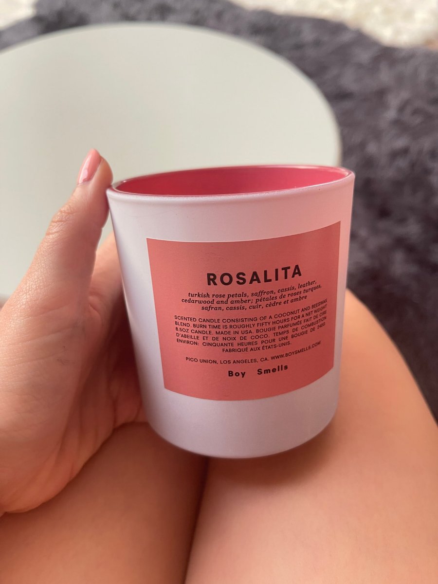 Obsessed with this candle my sweet mom got for me. Now I want one in ...