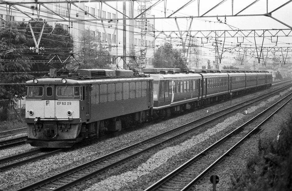 はいきゅう電車 on Twitter: "EF62 29[関]＋江戸。行程は…品川10:47発ー9303レー沼津(ヨ)ー回9443レー静岡ー8102レー品川16:16着で中央線方面発着の団臨 ...