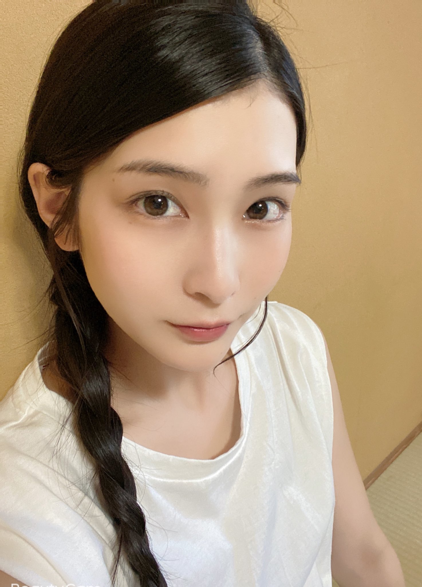 本庄鈴 On Twitter 10万人達成しました!!! 沢山リツイートして広めてくれて みんなありがとう😳💓 達成企画の詳細が決まったら