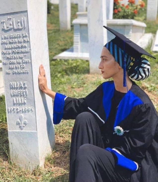 Bodljikava 🇷🇸 on Twitter: "Haute couture sa šehidskog groblja…