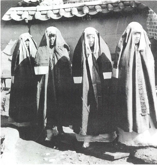 1. 1904 2. 1930 Under the influence of Confucianism, when going out ...