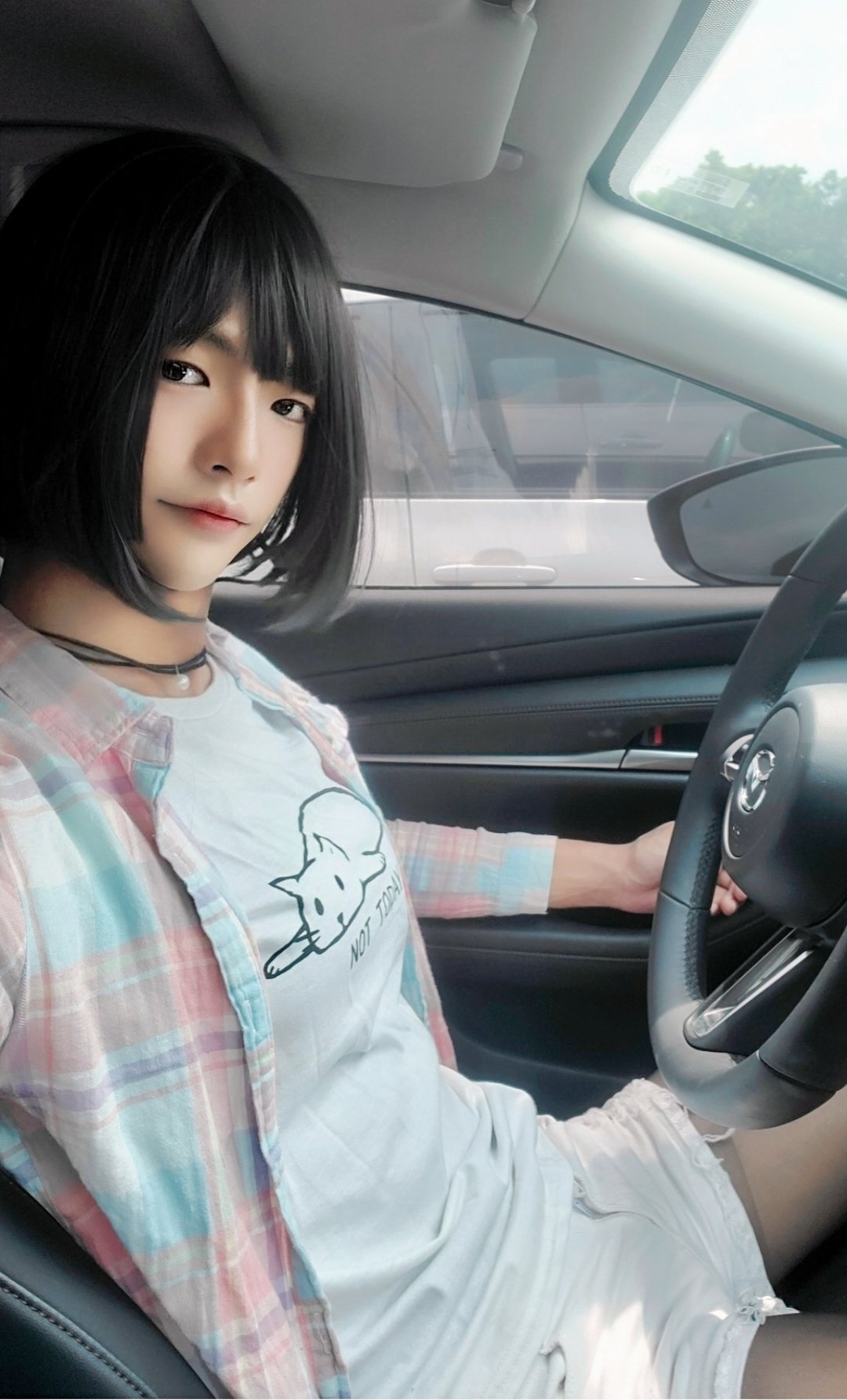 Mio_Hana🪅 on Twitter: "雜談： 1.推特更新後看得到前三位數的追蹤了，終於。 2.好愛附圖這雙鞋子。 3.好想要有胸部。 4.不想上班。 5.想睡覺。 6.為什麼我這麼美 ...