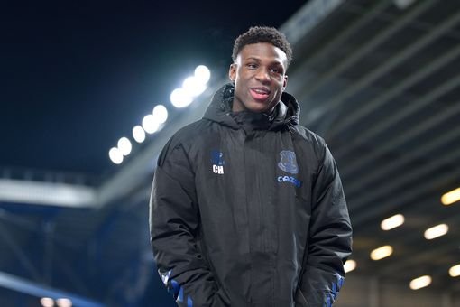 Manchester United and Arsenal set to lock horns over transfer of ...