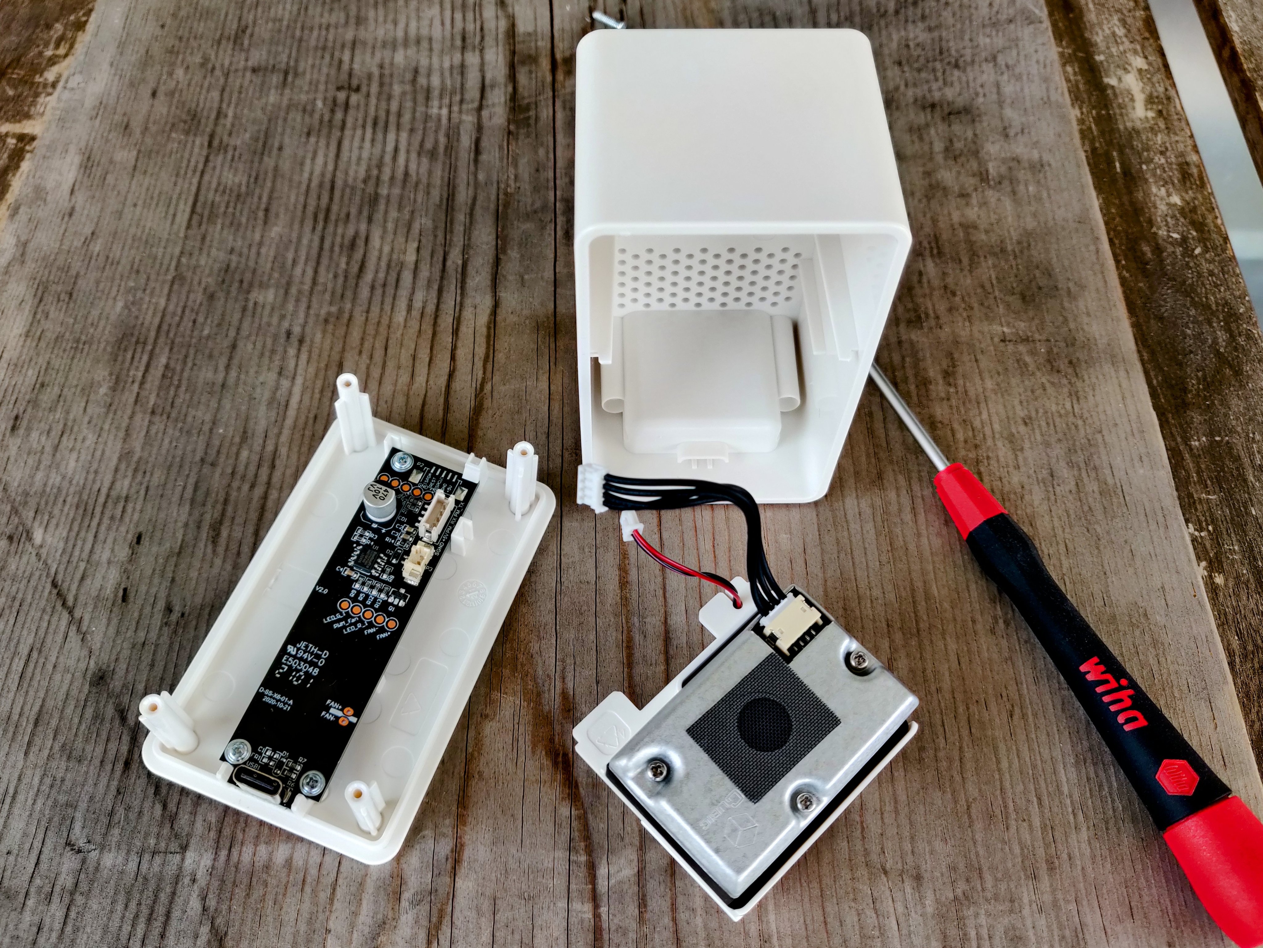 Adam Hořčica on Twitter: "Procesor je Eastsoft ES7P001 (8bit RISC, 8k Flash, 1k RAM). Je k ...