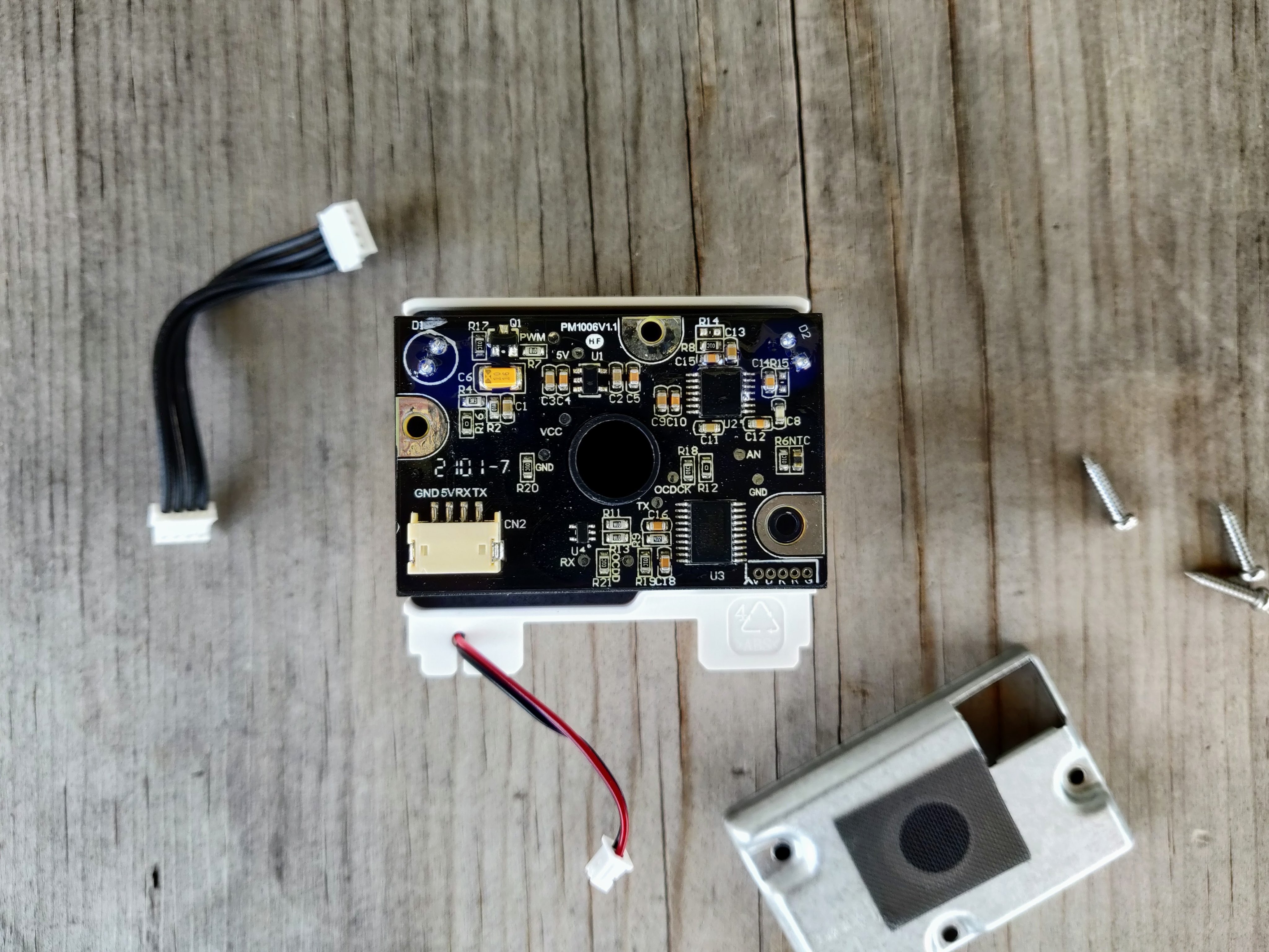 Adam Hořčica on Twitter: "Procesor je Eastsoft ES7P001 (8bit RISC, 8k Flash, 1k RAM). Je k ...