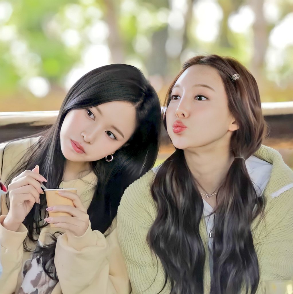ᴍɴʏɴ. on Twitter: "And in times like these, I'll consider you my home. 💛 #MINAYEON #나연 #NAYEON ...