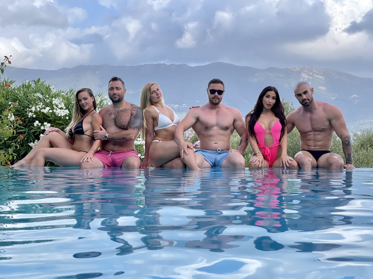 Axel Reed on Twitter: "L'INCROYABLE PARTOUZE 🔥 @Chloe_Duval_off @jamestorys @tiffanyleiddiX ...