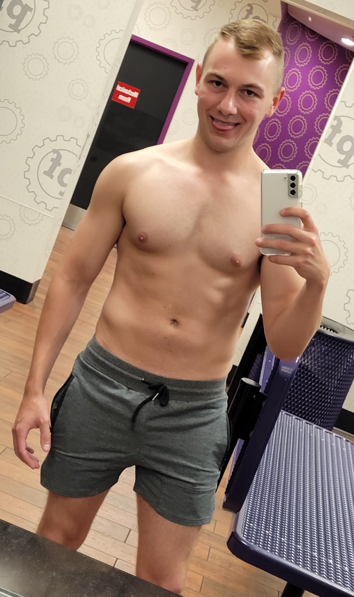 Blake Ellis (XXX) on Twitter: "Workout Complete *With Obligatory Photo* 😎💪 https://t.co ...