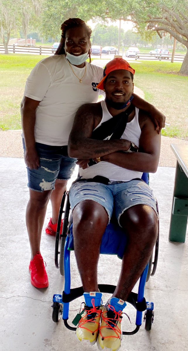 Former Illinois DE, Bobby Roundtree, has reportedly passed away : r/CFB