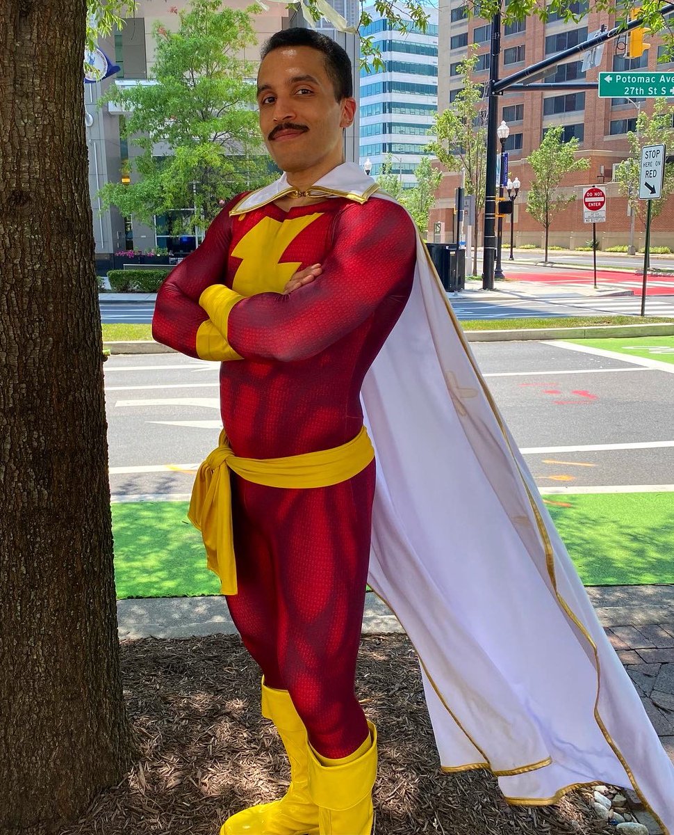 Twoucan - Indigo the Himbo 🏳️‍🌈🖖🏽🦠 (@indigothehimbo)