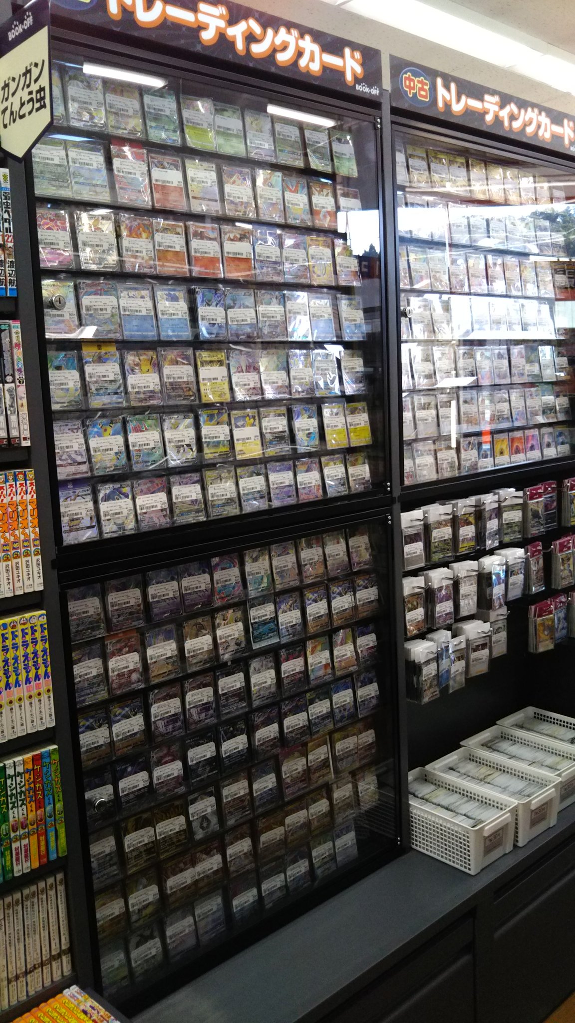 ブックオフ石川七尾店 On Twitter ガラスケース内のポケモンカードを大幅に更新しました‼️👍 1枚30円のストレージも更新しましたので是非ご覧ください☺️