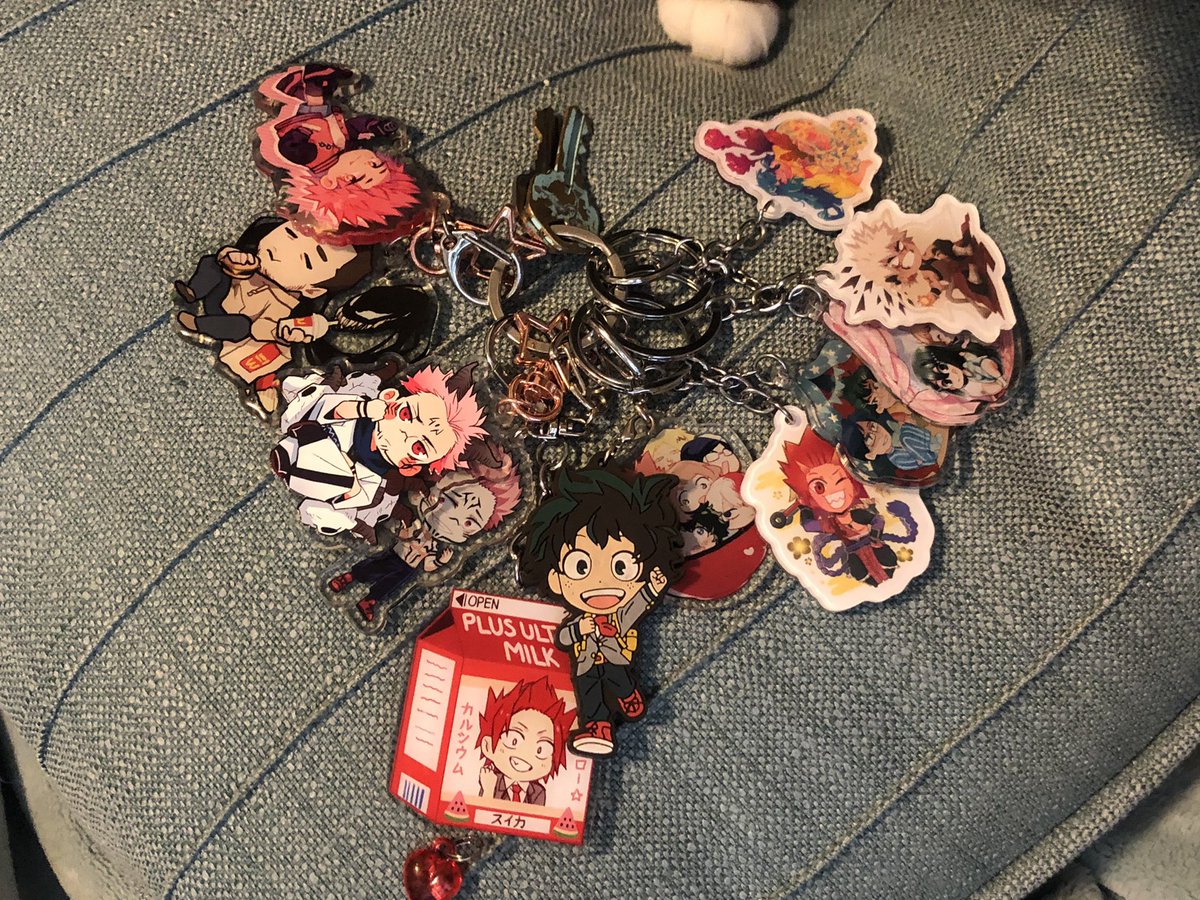 「Do you guys think I have too many keycha」|Maple🍓のイラスト