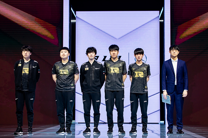 [LPL 노트] RNG, WE 꺾고 9연승 질주...'1-5->10-5' https://t.co/070p91QPRn #LoL #LPL @lplenglish .@RNG # ...