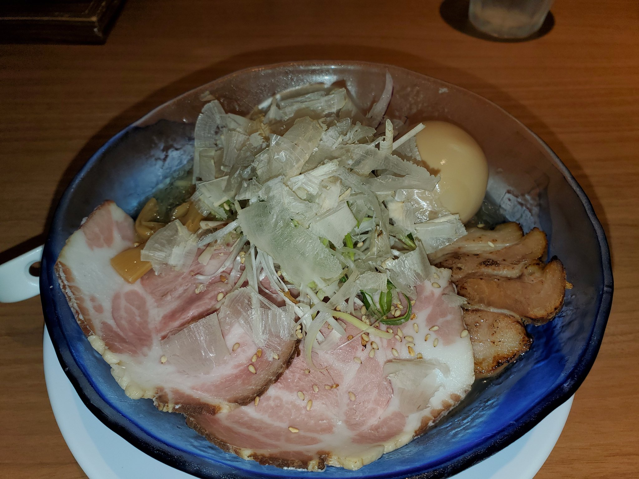 ヤボ夫 On Twitter 夕食は板宿の「麺屋㐂八」にて夏限定メニュー、冷やしラーメン(塩)を。冷たいスープでありながら冷やし中華もどきではなく「これは間違いなくラーメン、それも極上の塩