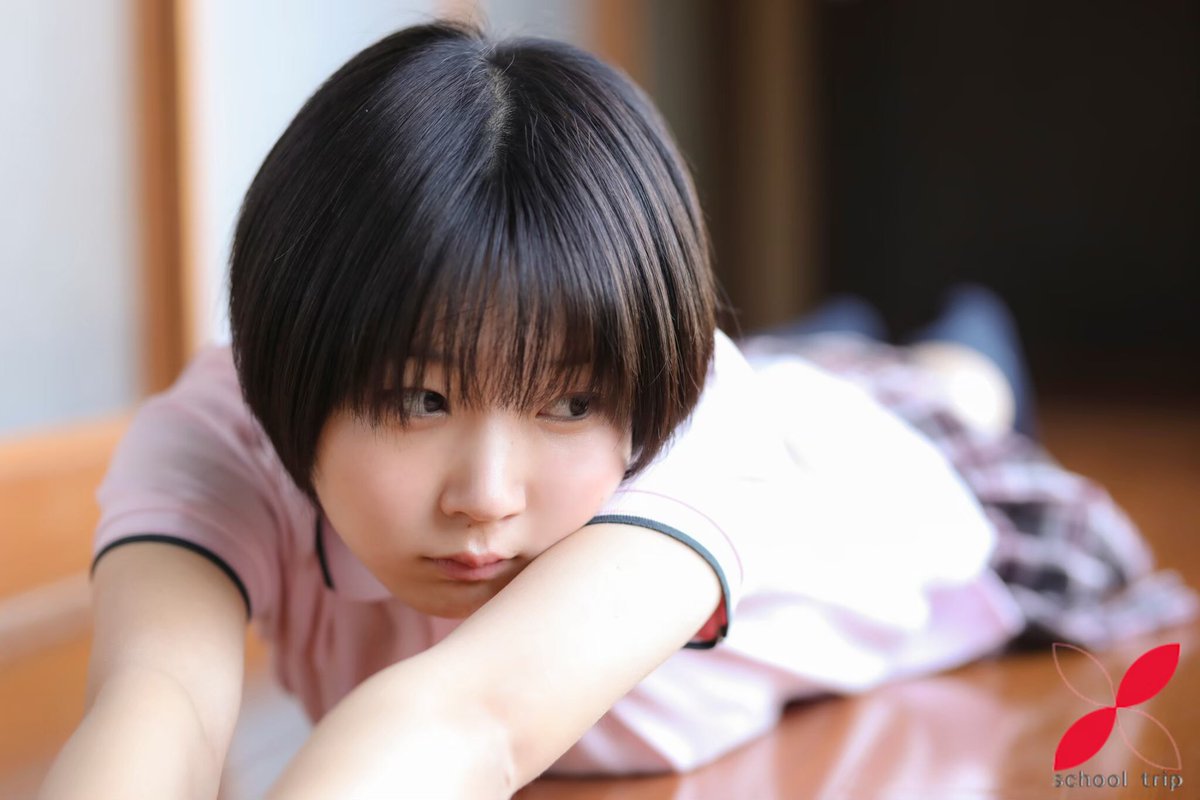 デジタル写真集[school trip] Twitterでは写真集未掲載カットをアップしています！ #RT大歓迎 モデル：#真綾 衣装：#制服 #ポロシャツ その他 #セーラー服 #体操服 ...