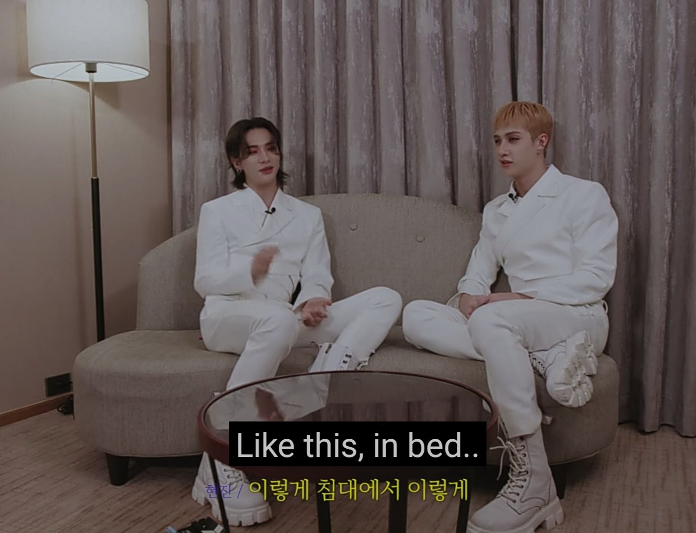 LovelyJinie ⚡HYUNJIN AOTM on Twitter: "The way Hyunjin stoped talking about the bed and the ...