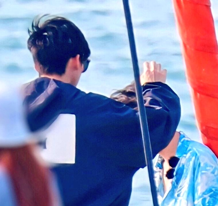 𝓩𝓱𝓸𝓾 𝓚𝓮𝔂𝓾 𝓟𝓪𝓽𝓻𝓲𝓬𝓴