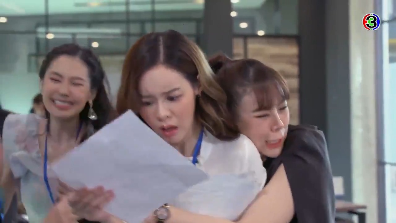 Ch3Thailand on Twitter: "เย่ คุณธชายอมเซ็นเอกสารซื้อวิลล่า 450 ล้านแล้ววว 🥳 เพราะต้องจันทร์แท้ๆ ...