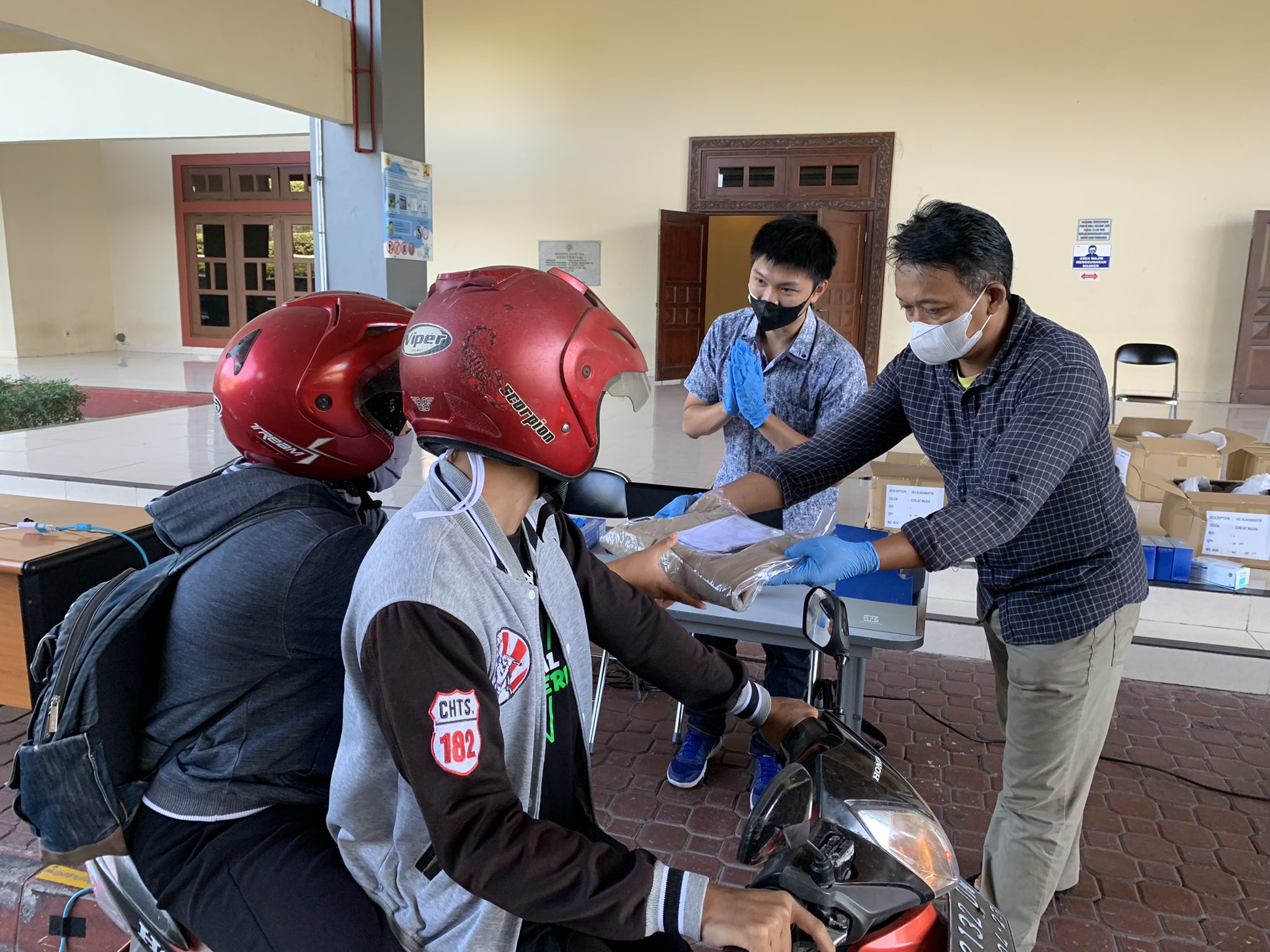 Ditmawa UGM on Twitter: "Stok masih banyak, aman jangan takut kehabisan. 🤭 https://t.co ...