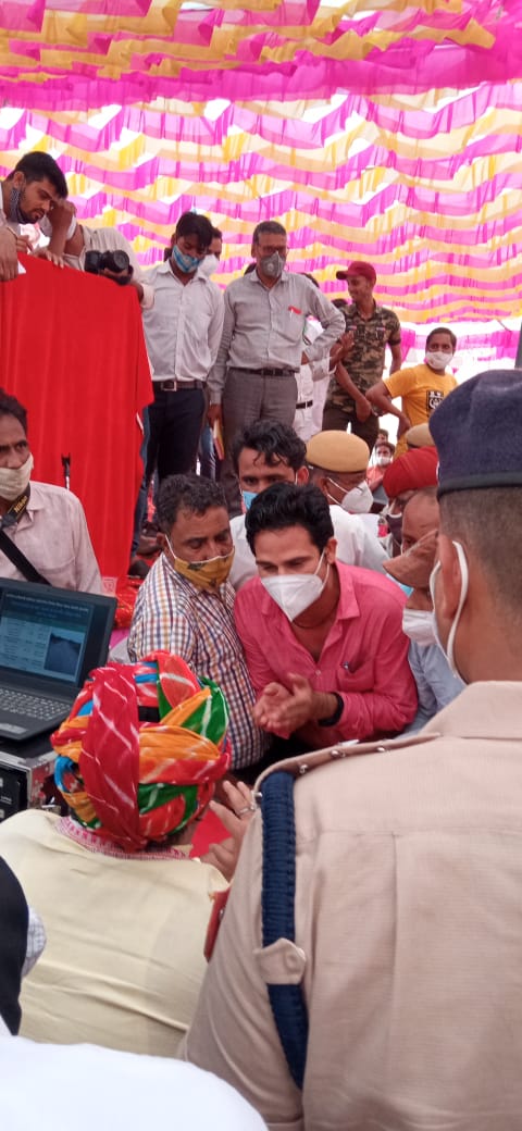 Devendra Dhakad on Twitter: "@RaghusharmaINC को चिकित्सा विभाग के कार्यालयों में एक दशक से ...