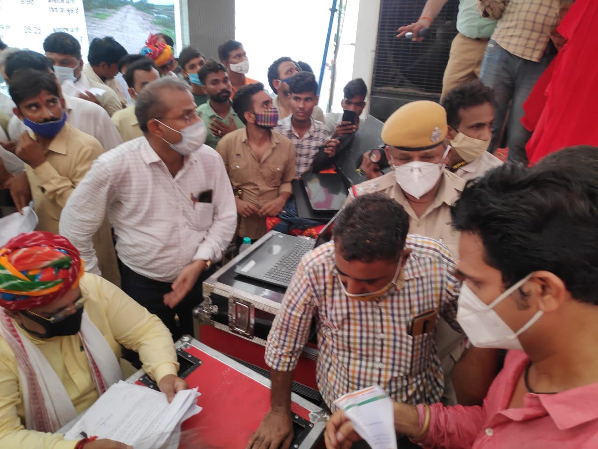 Devendra Dhakad on Twitter: "@RaghusharmaINC को चिकित्सा विभाग के कार्यालयों में एक दशक से ...