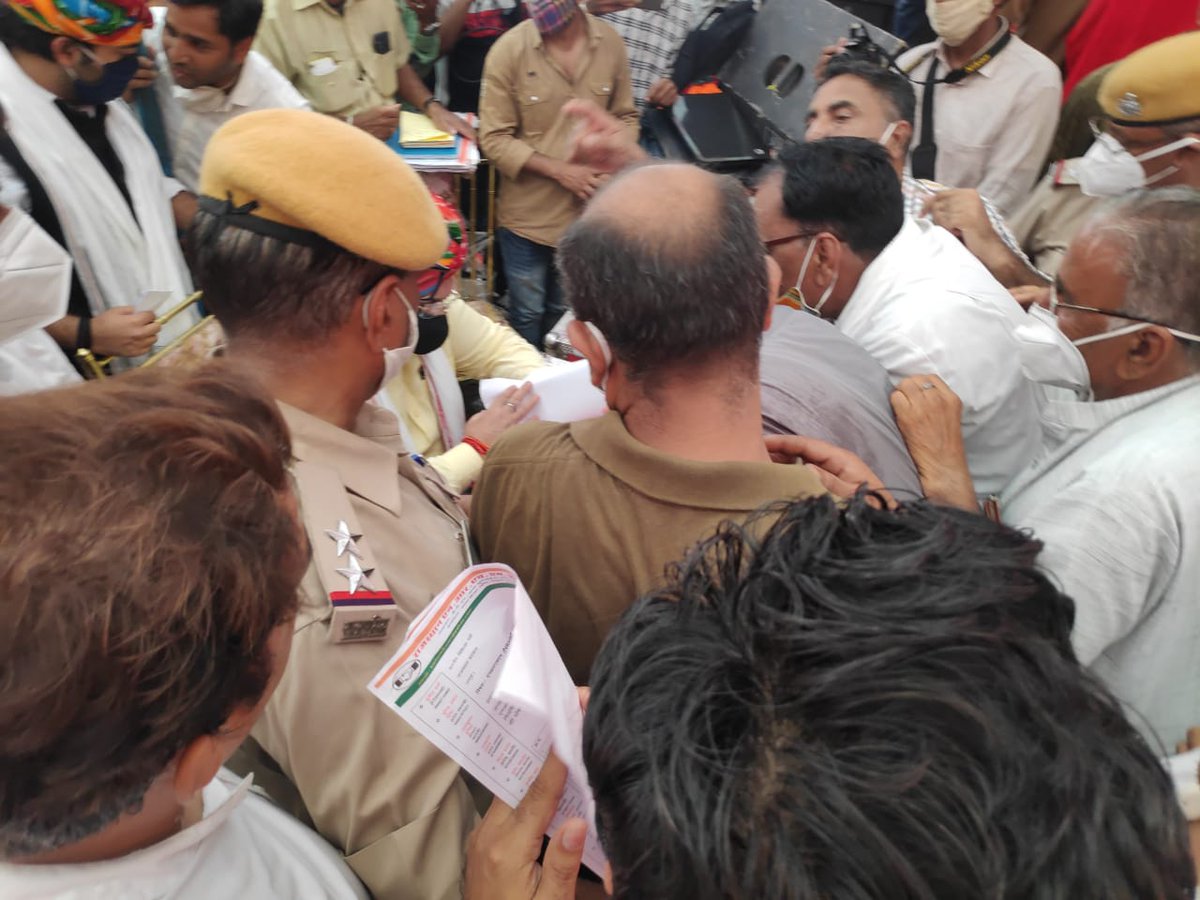 Devendra Dhakad on Twitter: "@RaghusharmaINC को चिकित्सा विभाग के कार्यालयों में एक दशक से ...