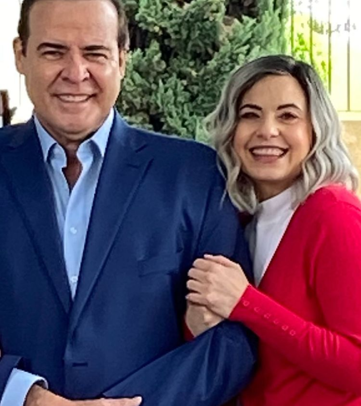 Cesar Evora Y Su Esposa