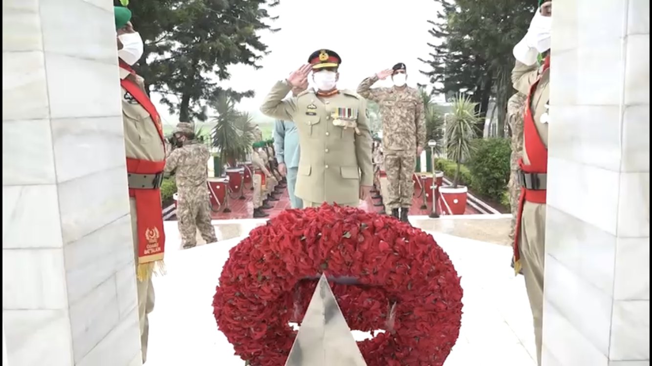 Pakistan Armed Forces 🇵🇰 on Twitter: "Major General Shahid Nazir, laid floral wreath and offered ...