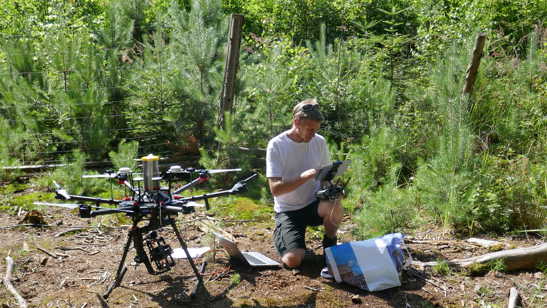Roman Modlinger on Twitter: "#EXTEMIT-K #plot3and4 flight no. 5, trees attacked by bark beetles ...