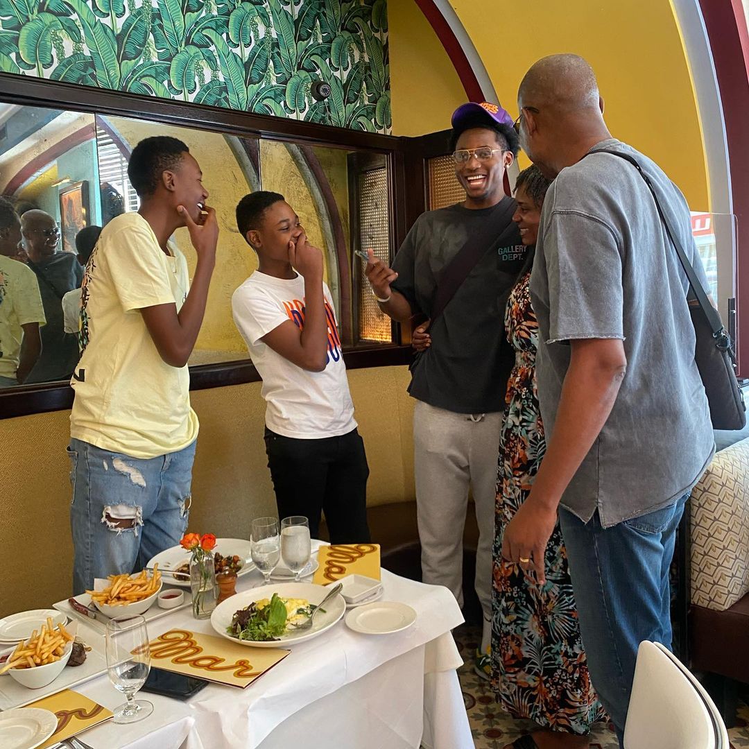 AfroBallers on Twitter: "Jonathan Kuminga has reunited with his Parents & Brothers for the first ...