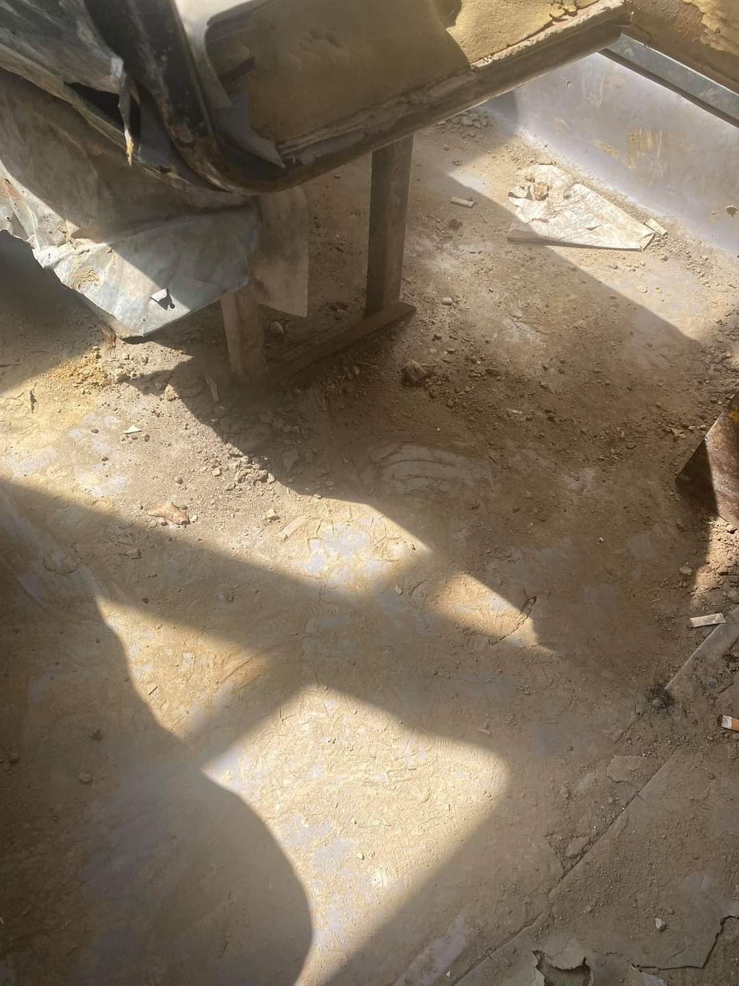 Darko Simic on Twitter: "U ovakvom vozilu se prevoze radnici Kolubare, na plus 50 stepeni, po ...