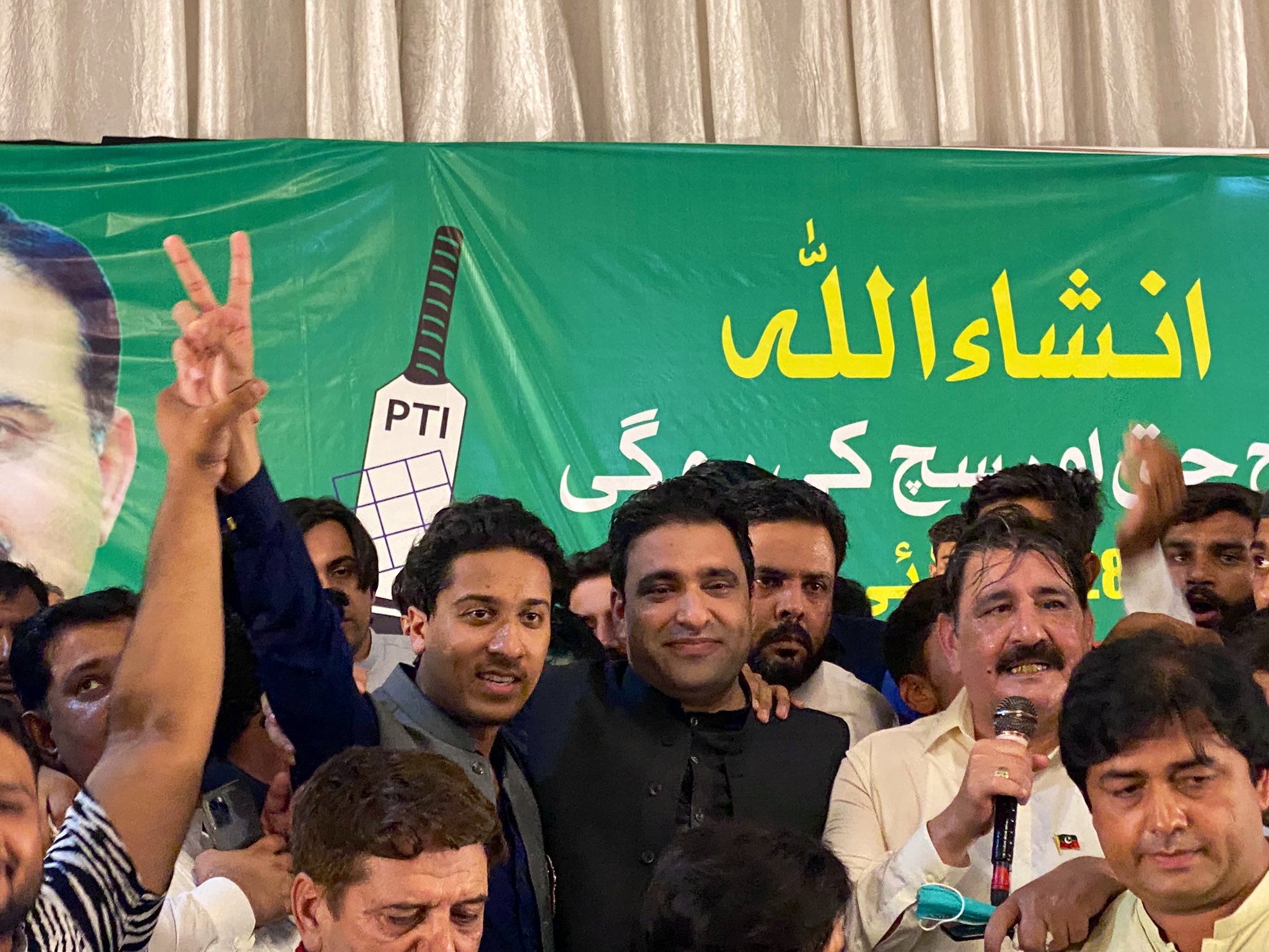 Ch Ahsan Saleem Baryar on Twitter: "#SialkotBhiKaptaanKa شکریہ سیالکوٹ - اپ نے ۴۰ سال بعد وریو ...