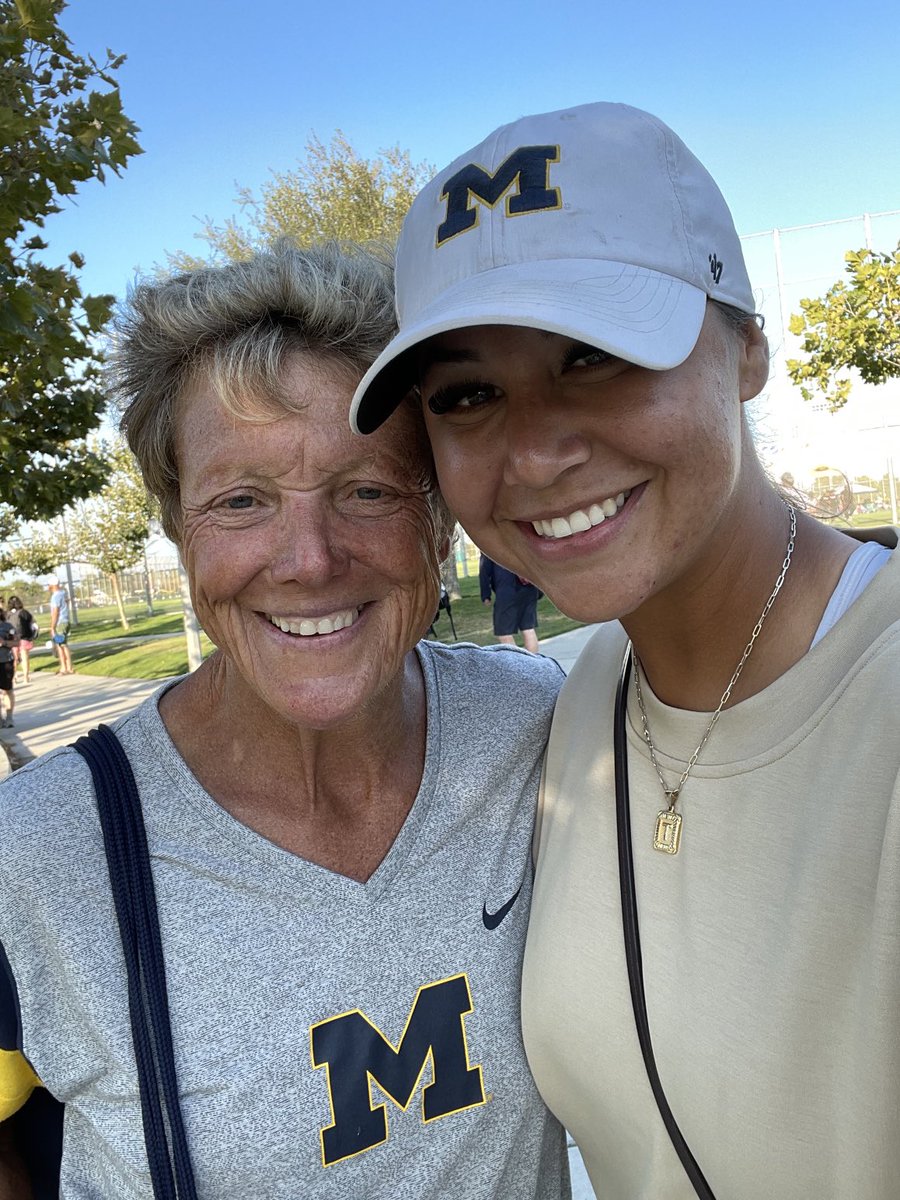 Sophia Manos's Instagram, Twitter & Facebook on IDCrawl