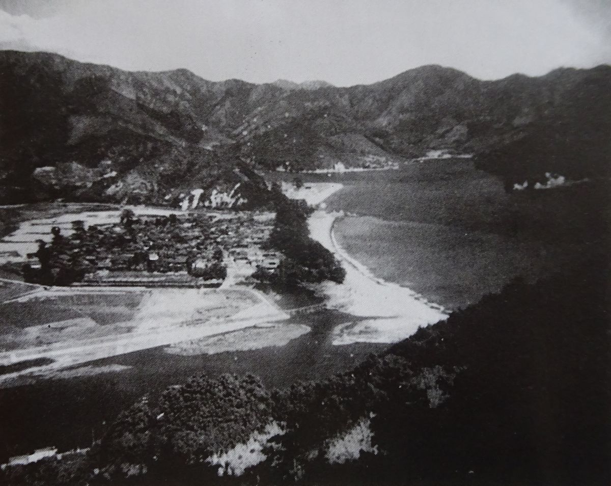 Ruby & Emmeline on Twitter: "呼崎海岸（昭和初期） 片上川はもう作られている。墓地はまだないようだ。 #紀北町 https://t.co/3vKfPLLurQ ...