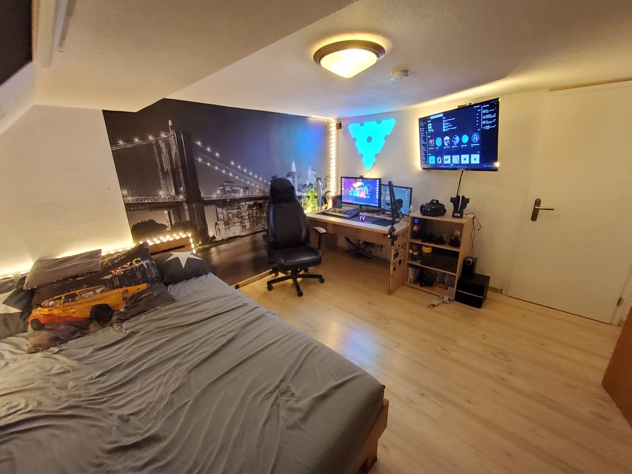 DrBlackRat on Twitter: "That's my setup, when I play VR I turn the nanoleafs of, move the mic ...