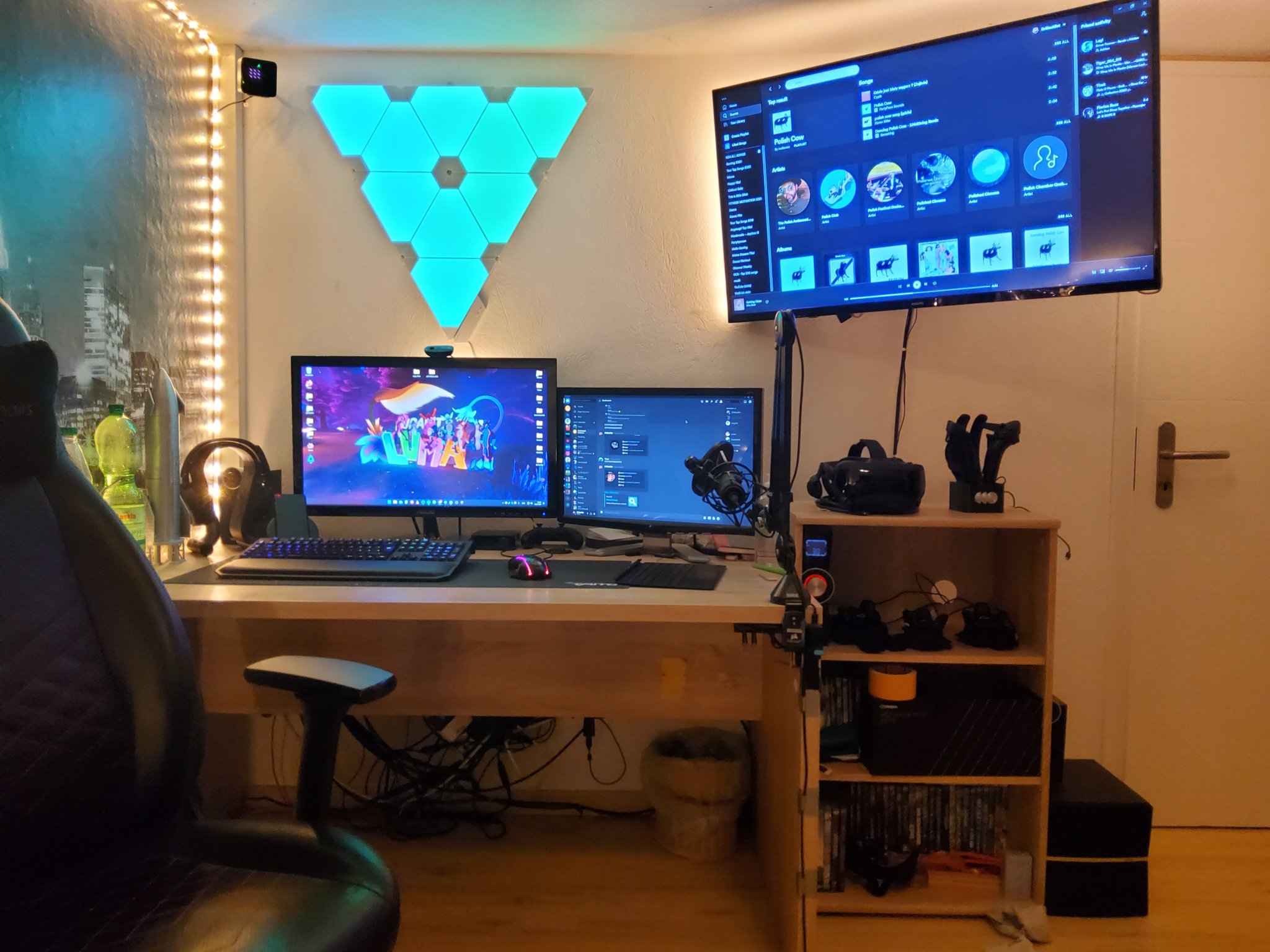 DrBlackRat on Twitter: "That's my setup, when I play VR I turn the nanoleafs of, move the mic ...