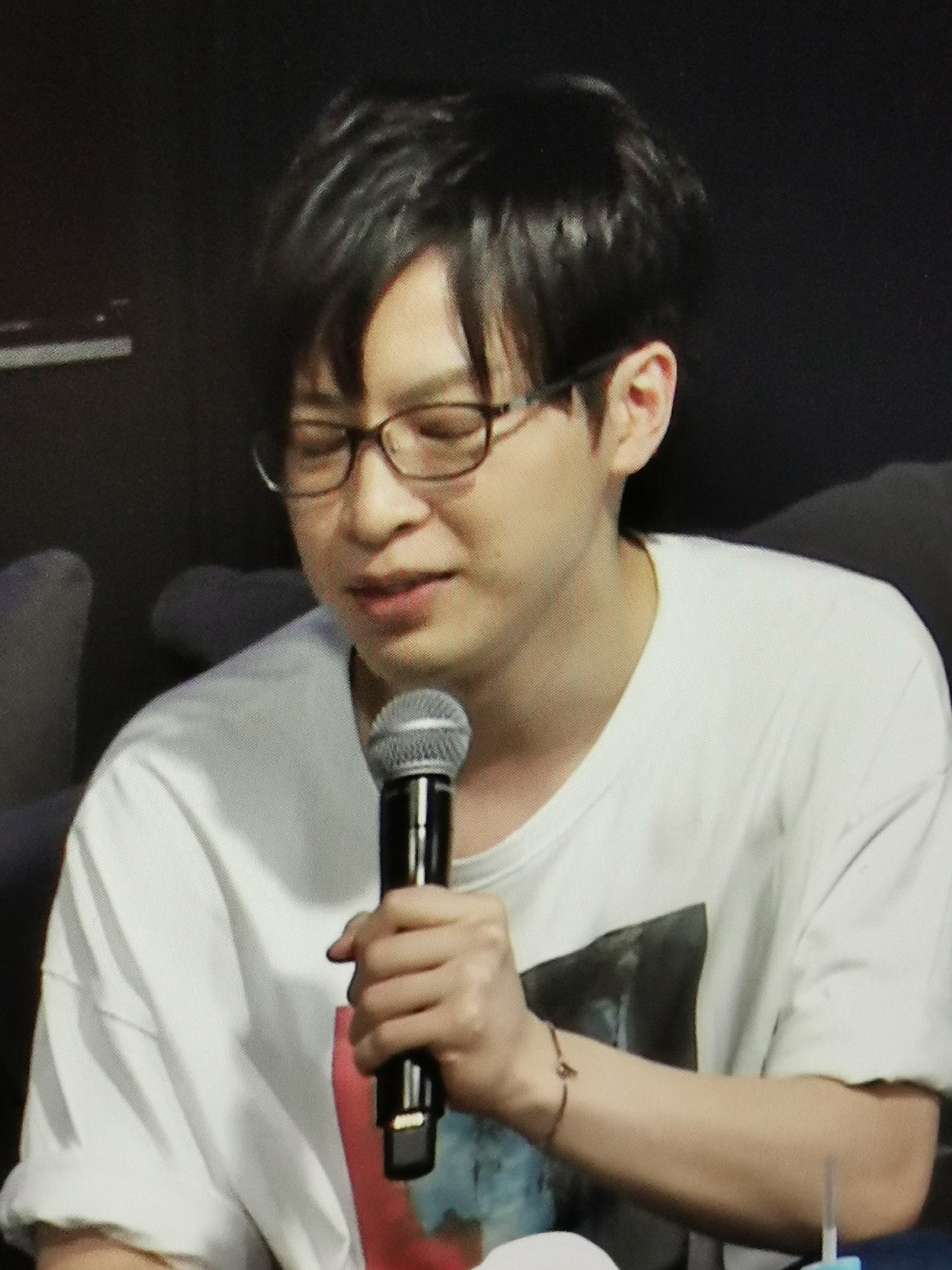 XQQ ‘//, on Twitter: "この人誰だろ… https://t.co/V3U1Oi7Jyr" / Twitter